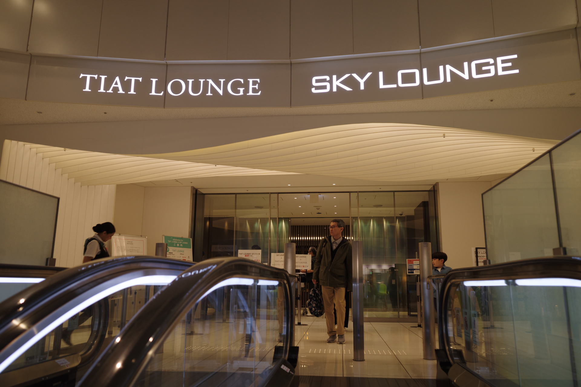 羽田空港第3ターミナル「TIAT LOUNGE」利用レポート | smallworks