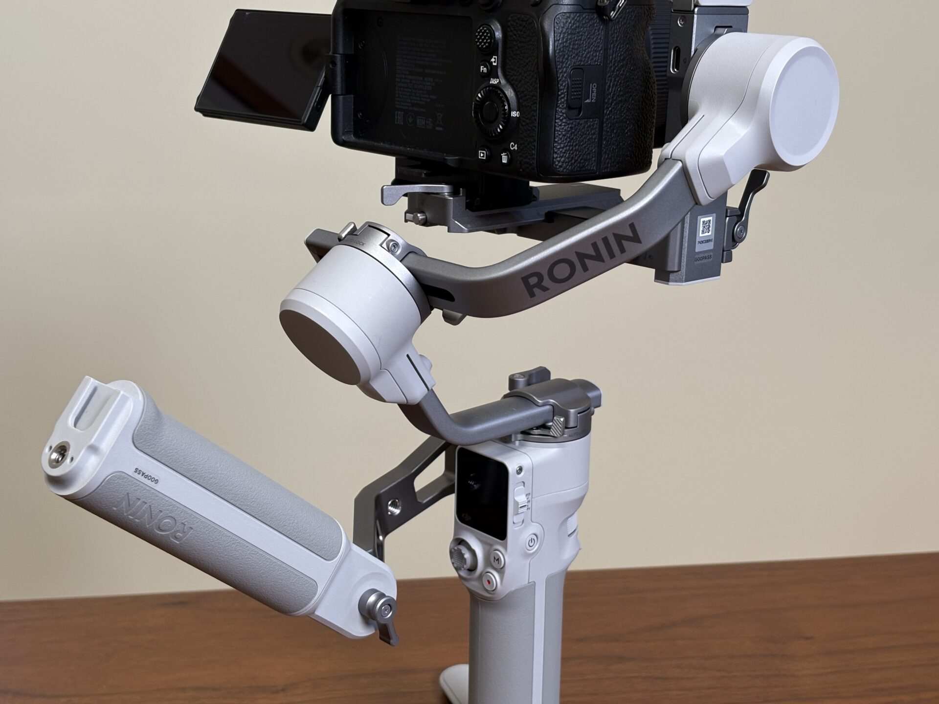 DJI RS4 Mini & RS4 比較レビュー / どっちのジンバルを選ぶべきか？ | smallworks